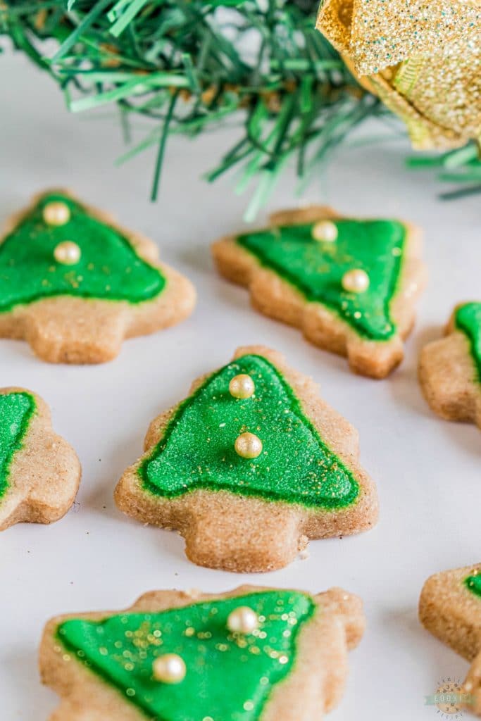SPICED CHRISTMAS SHORTBREAD COOKIES - Family Cookie Recipes