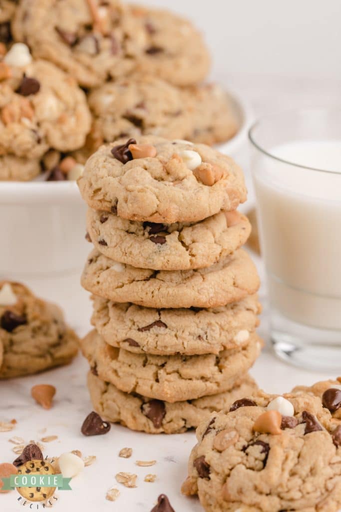 FIVE CHIP PEANUT BUTTER OATMEAL COOKIES - Family Cookie Recipes