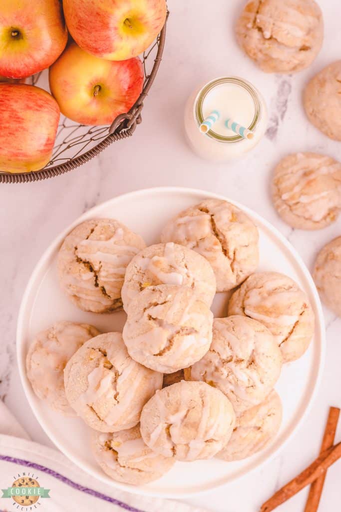APPLE 🍎 CINNAMON SCOOKIES - Family Cookie Recipes