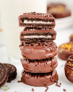 CHOCOLATE DIPPED OREOS - Family Cookie Recipes